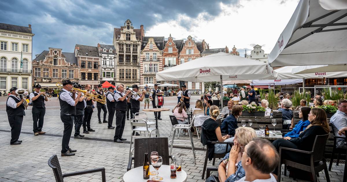 Dendermondse Avond op Grote Markt lokt veel volk | Dendermonde | hln.be