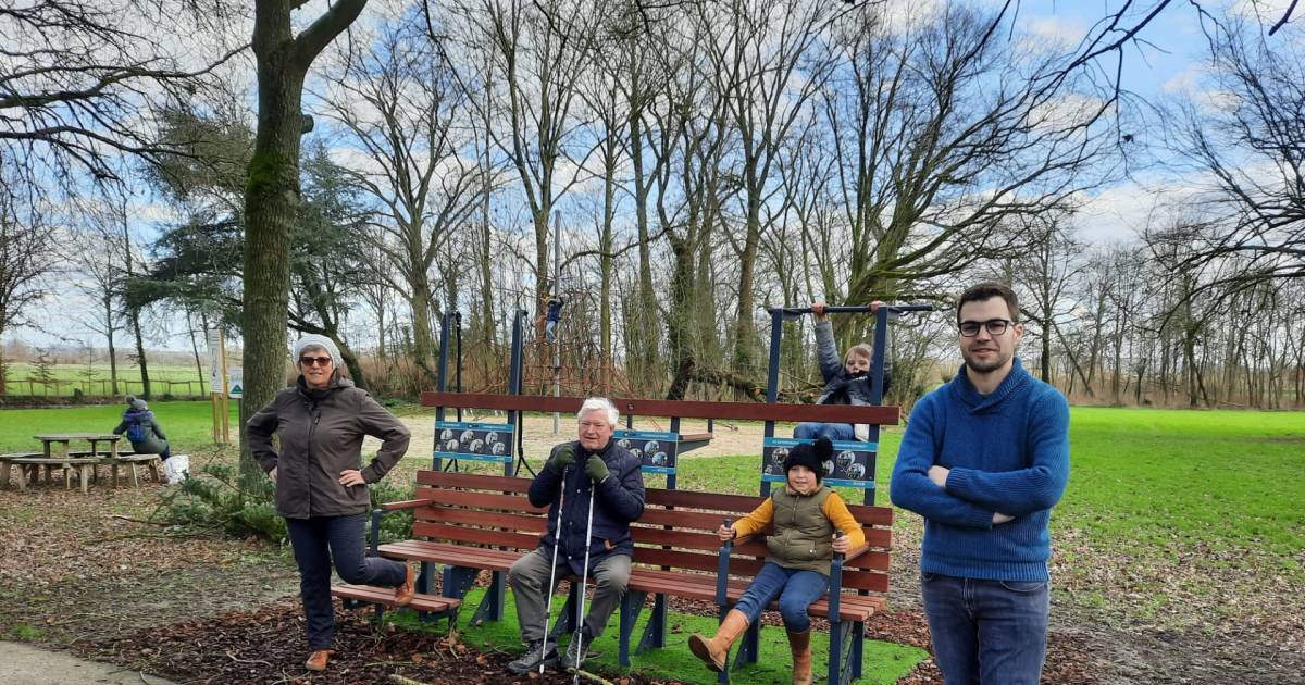 In Domein de Ghellinck staat een bank waarop je terzelfdertijd kunt uitrusten én in beweging ...