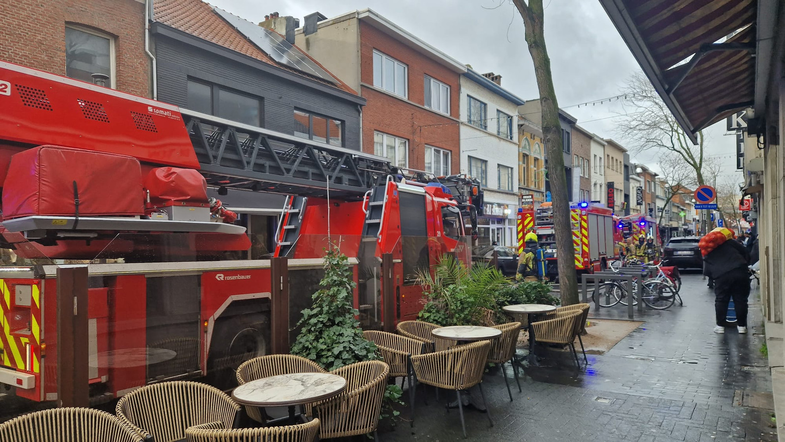 Keukenbrand bij Snack Al Amal in Abdijstraat | Foto | hln.be