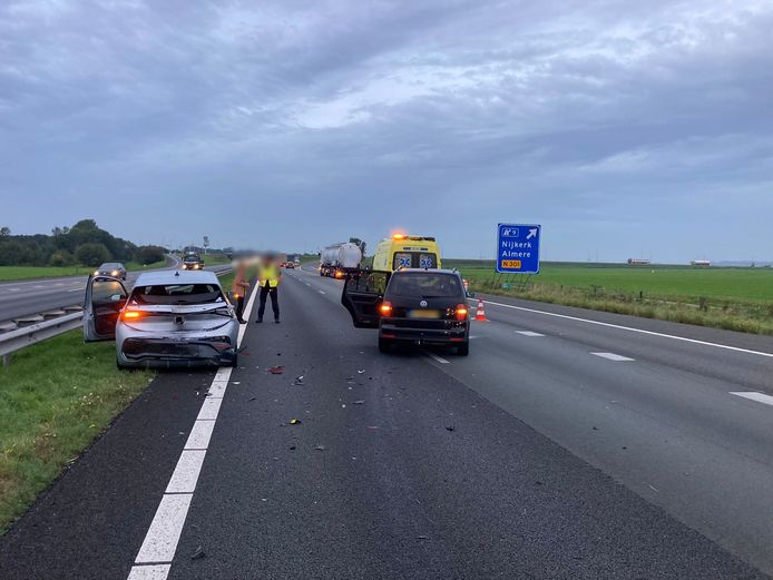 Drukke ochtendspits: langste file stond op A28 bij Nijkerk door ongeluk | Nijkerk | destentor.nl