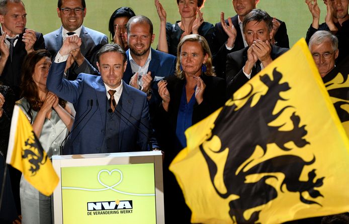 DE GROTE PEILING. N-VA weer nipt de grootste partij van Vlaanderen ...
