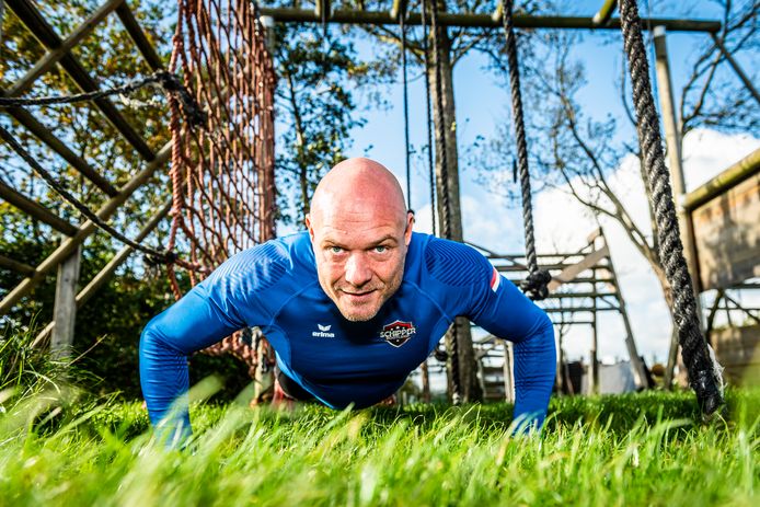 Vijf jaar geleden bouwde Henk-Jan in zijn eentje een obstaclerunpark ...