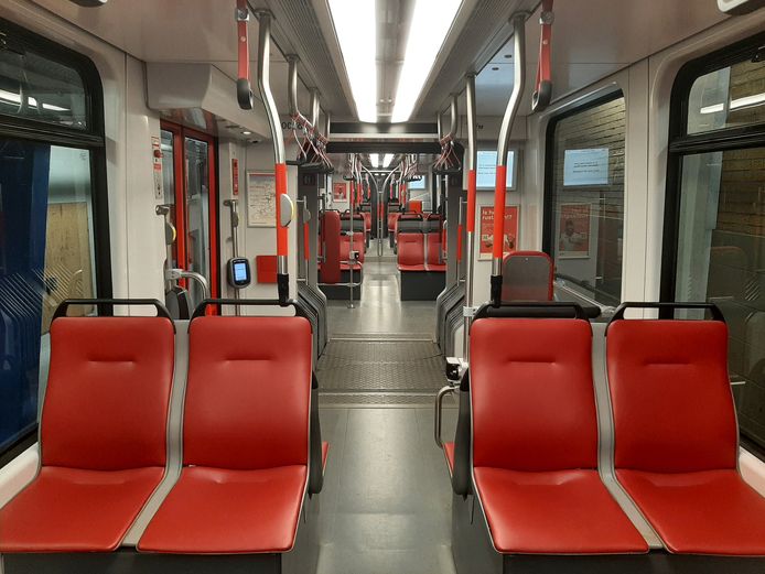 HTM tram 5007 is eerste voertuig met ander kleurtje: fris wit-rood moet ...