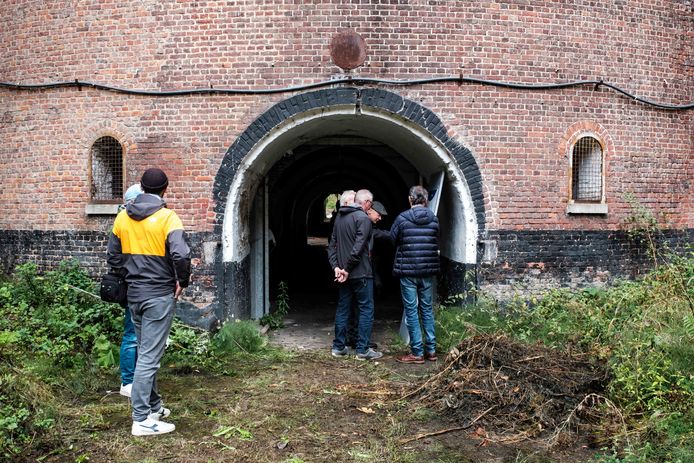 Buurtbewoners maken kennis met het Fort van Wommelgem tijdens ...