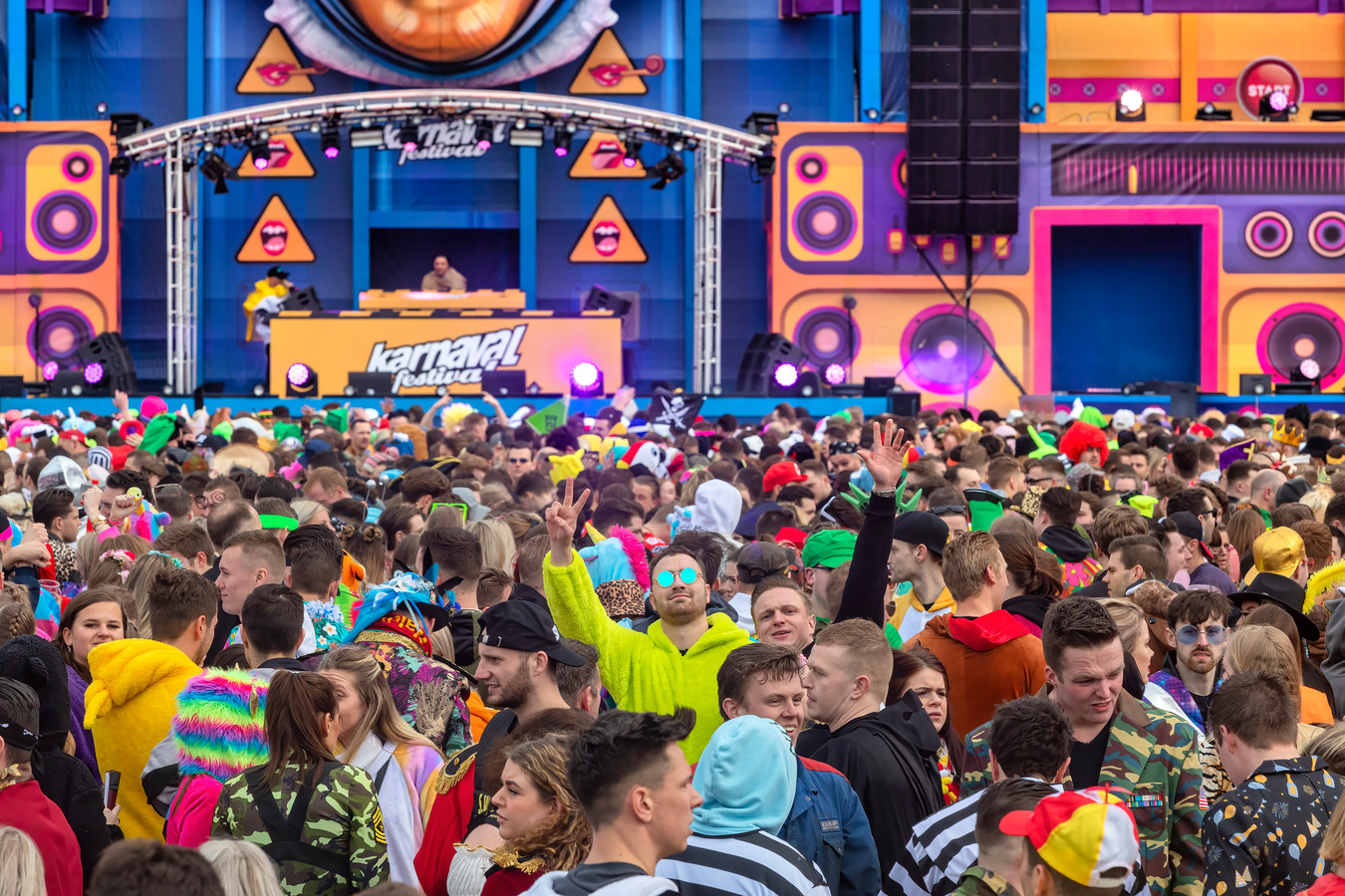 Eindelijk hossen, hakken en springen voor Karnaval Festival in ...