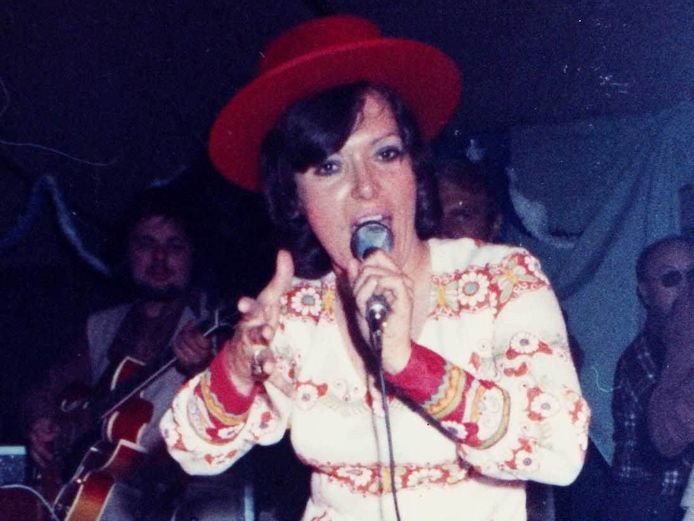 ‘Eviva España’-zangeres Samantha overleden op 75-jarige leeftijd | BV ...