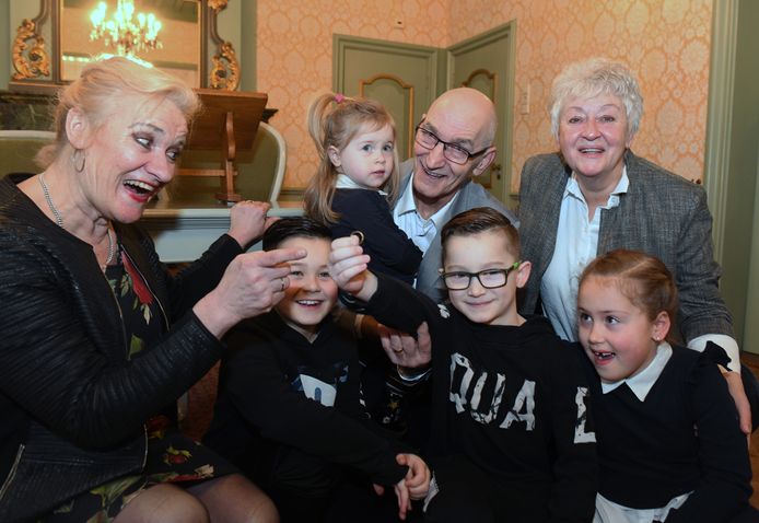 De gouden ring die Willem uit Wijk in zijn tuin vond wordt hét ...