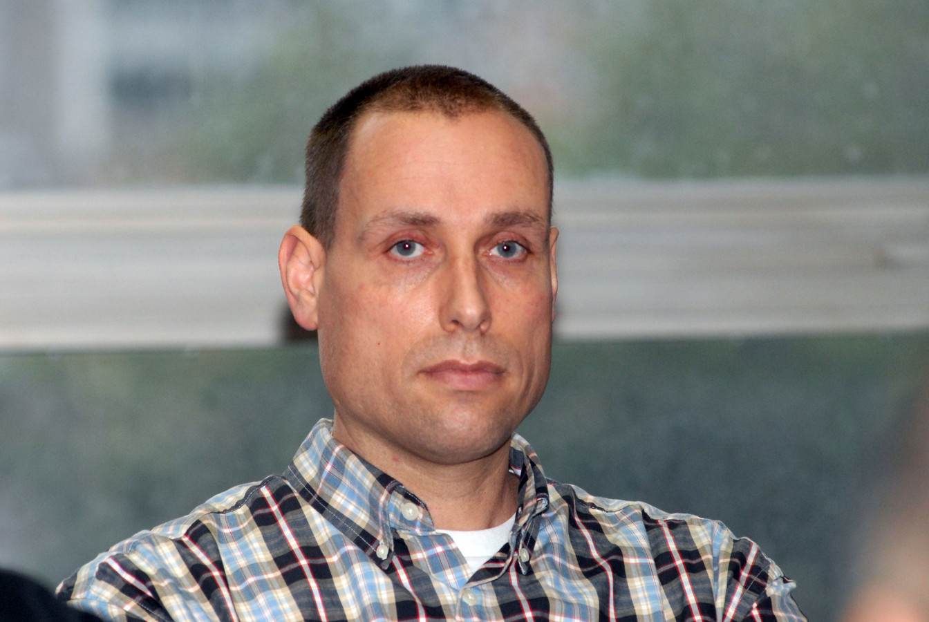 EEUWIGE TWIJFEL? Haar man werd naast haar in bed op beestachtige manier ...