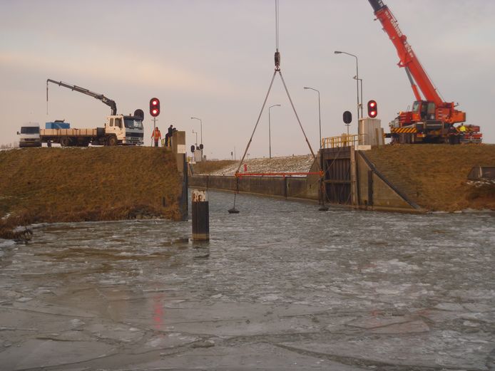 Rijkswaterstaat zet stuw Lith niet open | Oss e.o. | bd.nl
