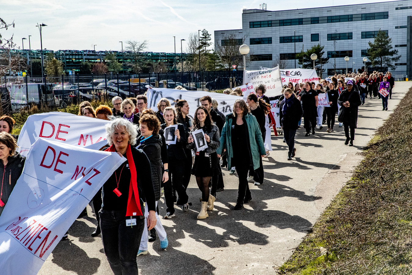Ziekenhuismedewerkers over acties: ‘We kunnen moeilijk een vuist maken ...