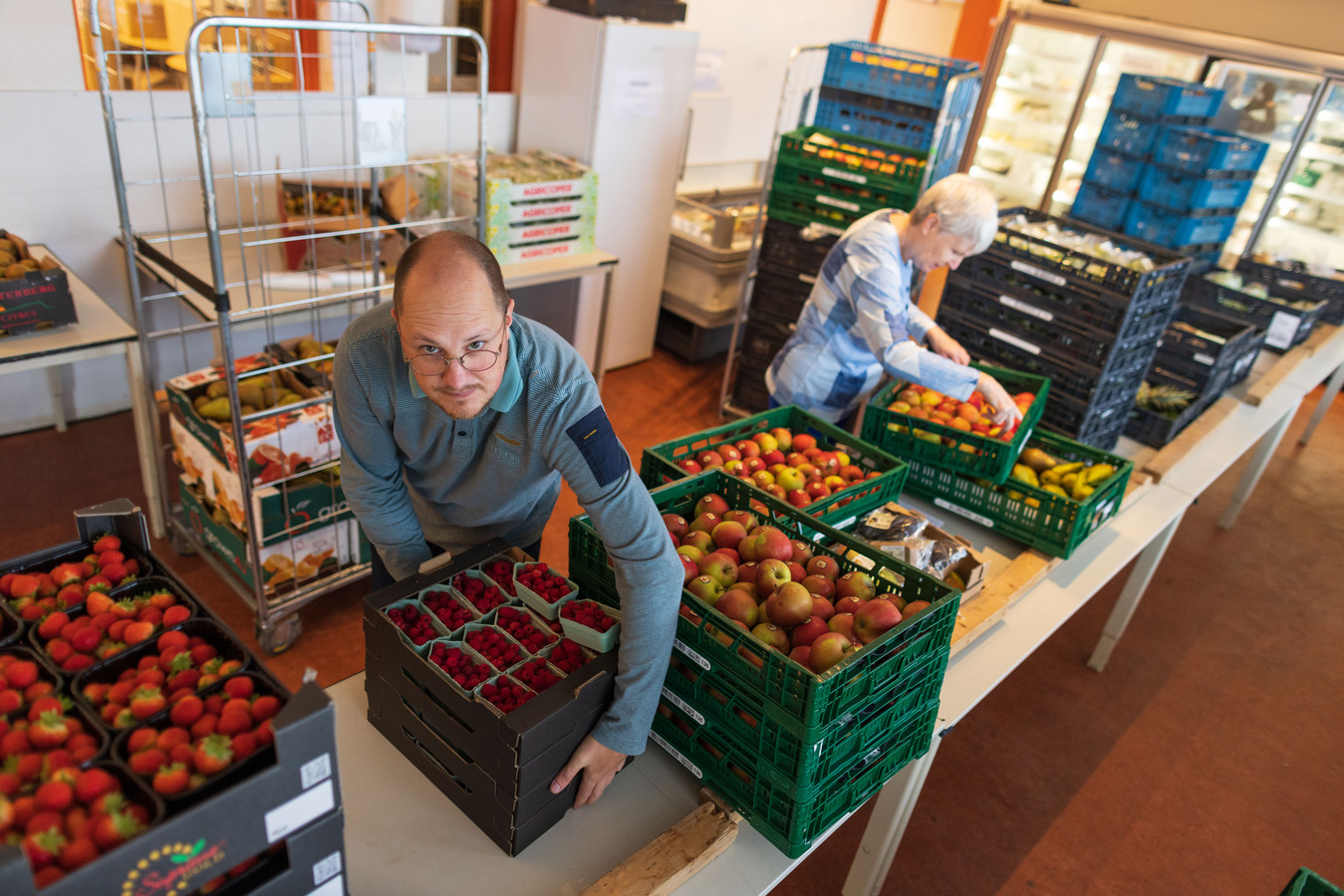 In de Voedselbank in Den Bosch kun je nu zelf bepalen wat je pakt ...