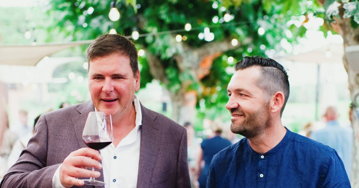 Steve Rousseau, halfbroer van, en compagnon openen beachbar in ...