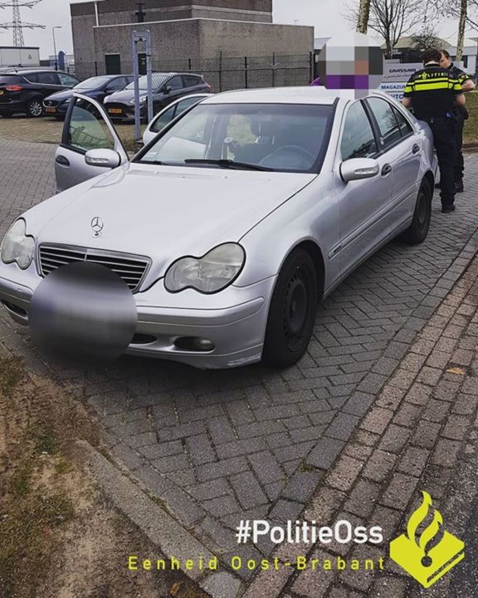 Bestuurder staat dure Mercedes af aan politie Oss: wil verleiding ...