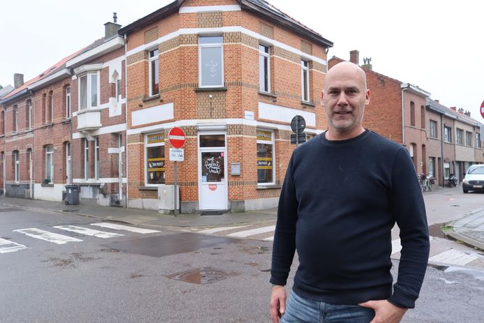 Jan (44) opent frituur in broodjeszaak: “Ook ’s avonds leven brengen in ...