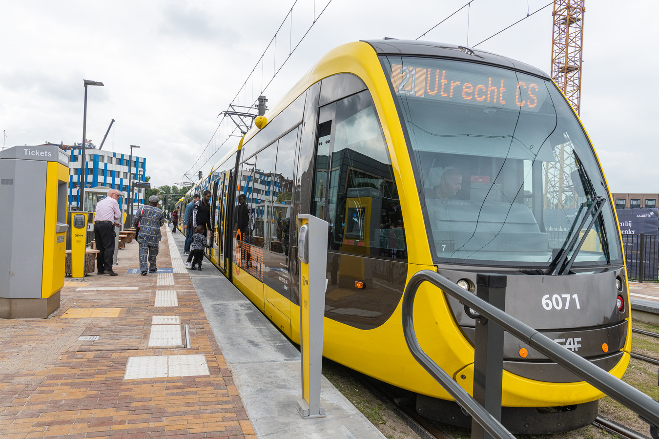Opluchting in Nieuwegein: eindelijk rijdt de sneltram naar Utrecht weer ...