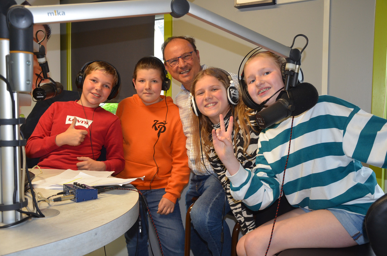 Leerlingen KCD maken zelf radio in PROS-studio: “Leuk om te doen, maar ...