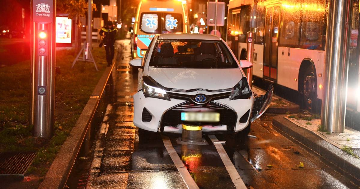 Vijftigste auto rijdt zich kapot op berucht horrorpaaltje in ...