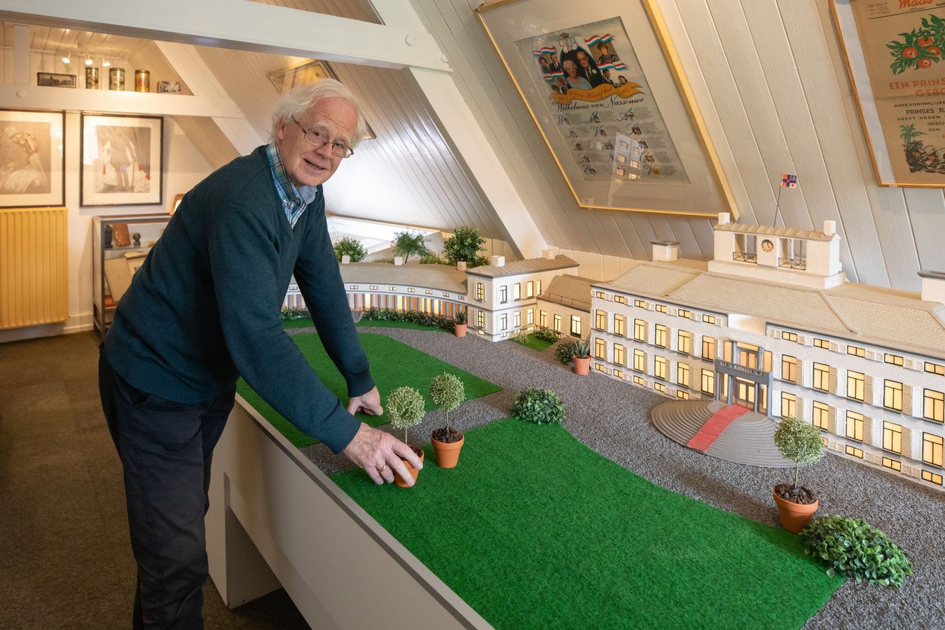 Museum Soest trots op nieuw pronkstuk: maquette van Paleis Soestdijk ...