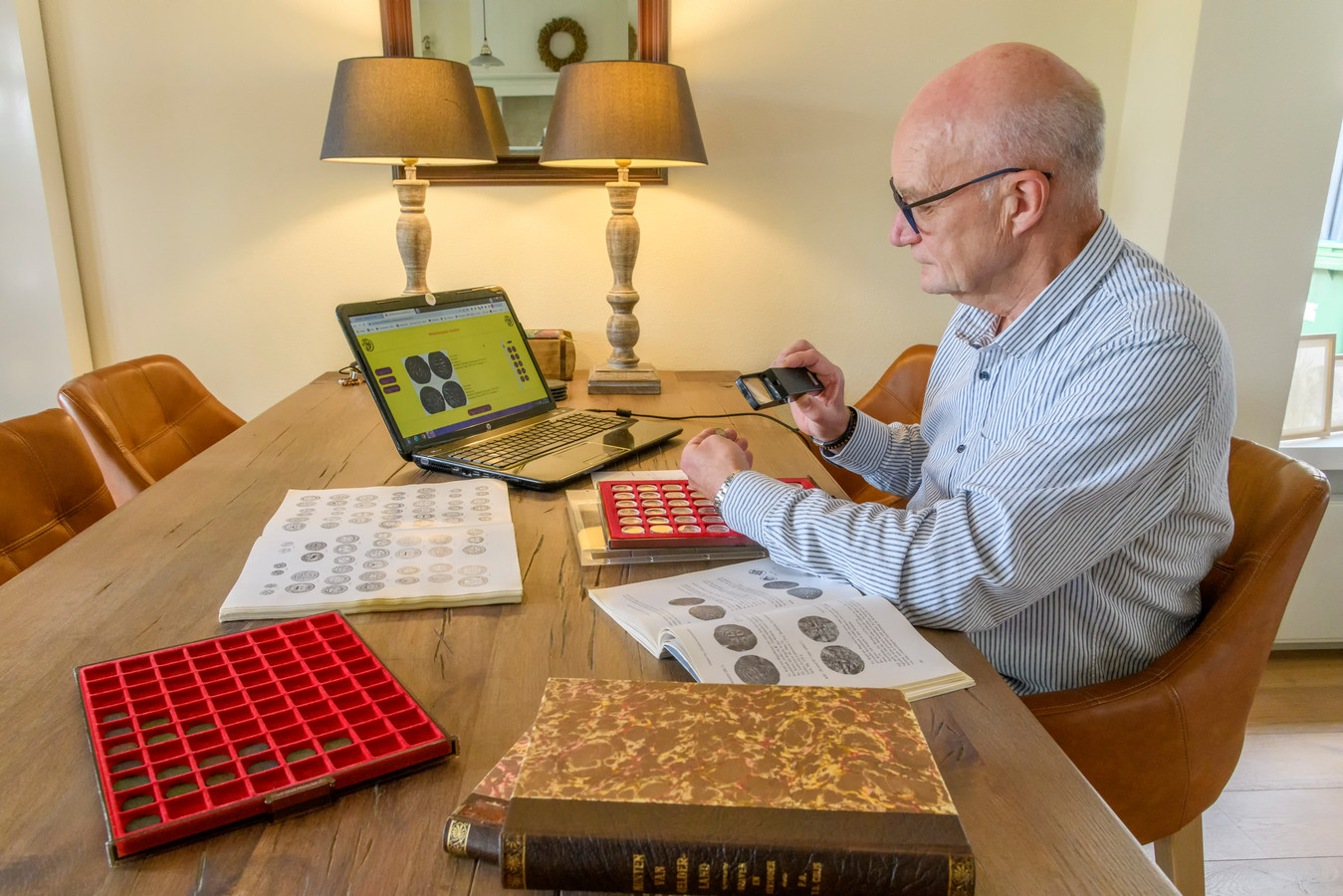 Arie gaat al sinds de jaren 80 op pad met zijn metaaldetector: ‘Het ...