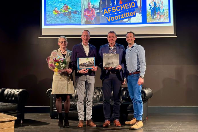 Burgemeester Cees van den Bos neemt afscheid van KNRM Urk, vier ...