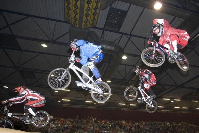 Huzarenstukjes in strijd om EK fietscross | Zwolle | destentor.nl
