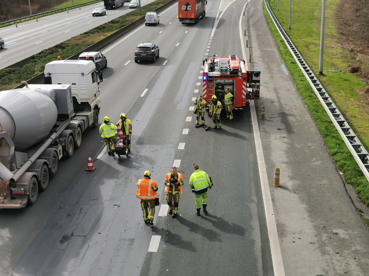 25 minuten file op E17 richting Gent vanaf Haasdonk: ongeval ter hoogte ... 25 minuten file op E17 richting Gent vanaf Haasdonk: ongeval ter hoogte ...