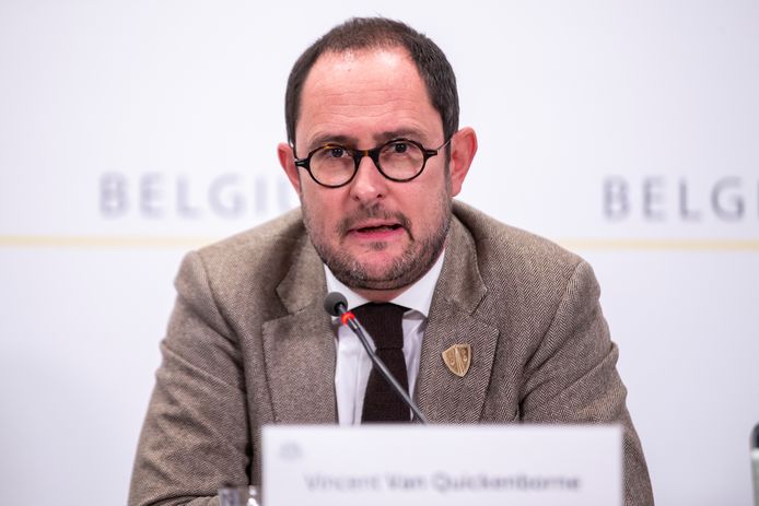 Zeven personen opgepakt die aanslag planden in ons land: “Groep die fervent aanhanger is van IS ...