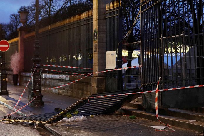 Enorme ravage en meer dan 130 gewonden na rellen in Parijs ...