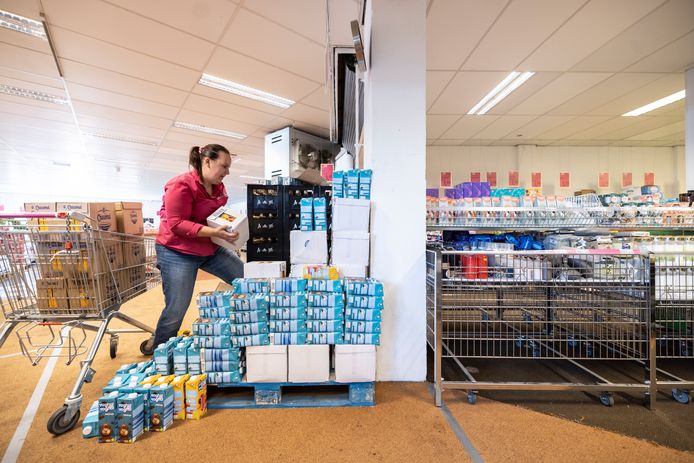 Deze winkel verkoopt producten die over de datum zijn en het loopt ...
