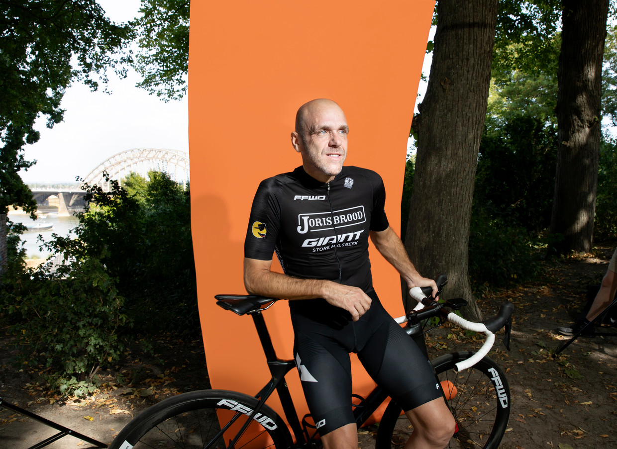 Dertig jaar na zijn ongeluk zit oud-belofte Jeroen van Gisbergen weer op de fiets: ‘Het is mijn ...