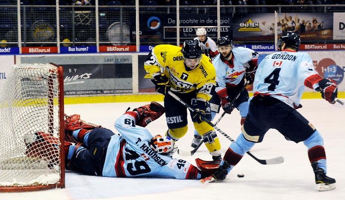 Trappers houdt titelstrijd levend | Tilburg | bd.nl