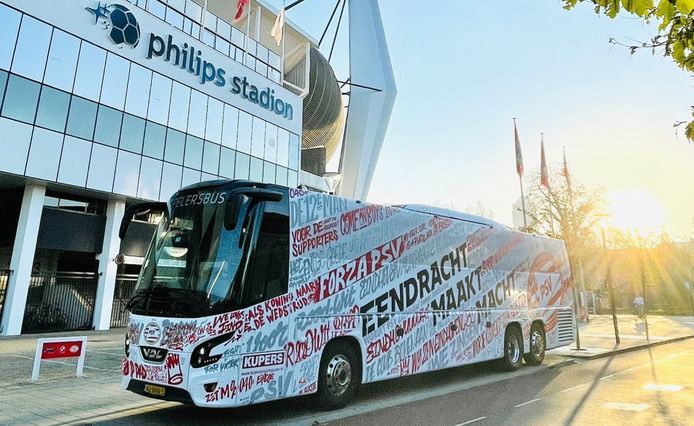 Waarom PSV dit weekend met een unieke spelersbus naar Ajax gaat | PSV ...