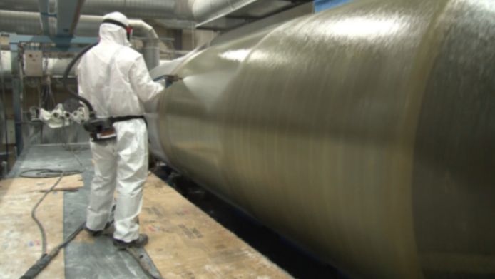 Plastic opslagtanks voor olie en chemicaliën in de Rotterdamse haven ...