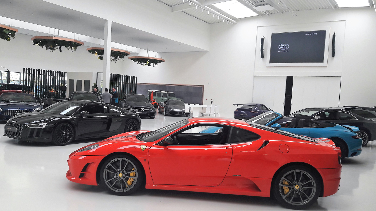 Kwijlen bij peperdure bolides: met nieuwe showroom keert Autotron ...