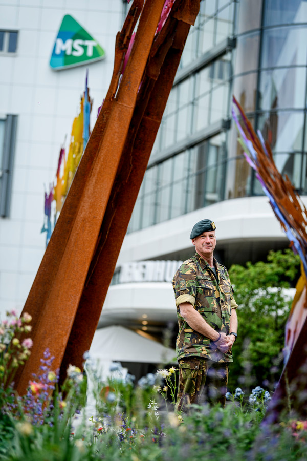 Martin Wijnen: Baas van de landmacht vanuit Enschedese slaapkamer ... Martin Wijnen: Baas van de landmacht vanuit Enschedese slaapkamer ...