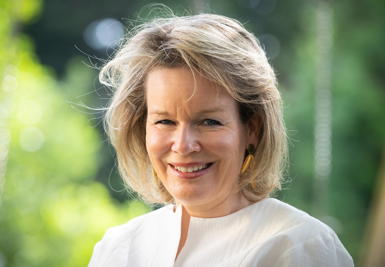 Nieuwe biografie onthult het bewogen leven van koningin Mathilde: “Zij ...