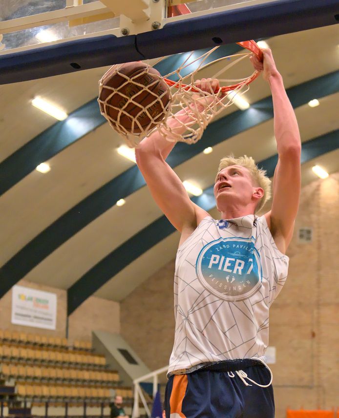 Topscorer Thijs Beumer schiet BC Vlissingen naar de veilige plekken ...