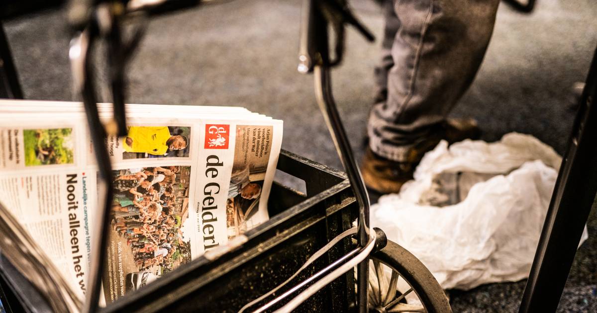 Wat nu, vraagt de kleine man als hij één krant heeft overgehouden ...