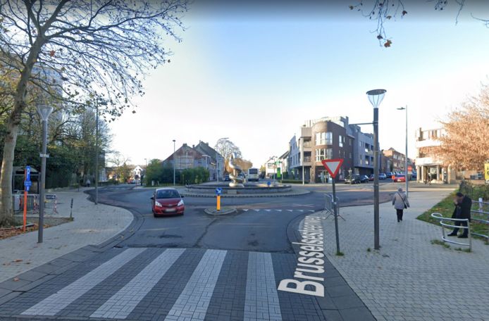 Rotonde in Zellik-centrum wordt opnieuw toegankelijk voor verkeer | Asse | hln.be