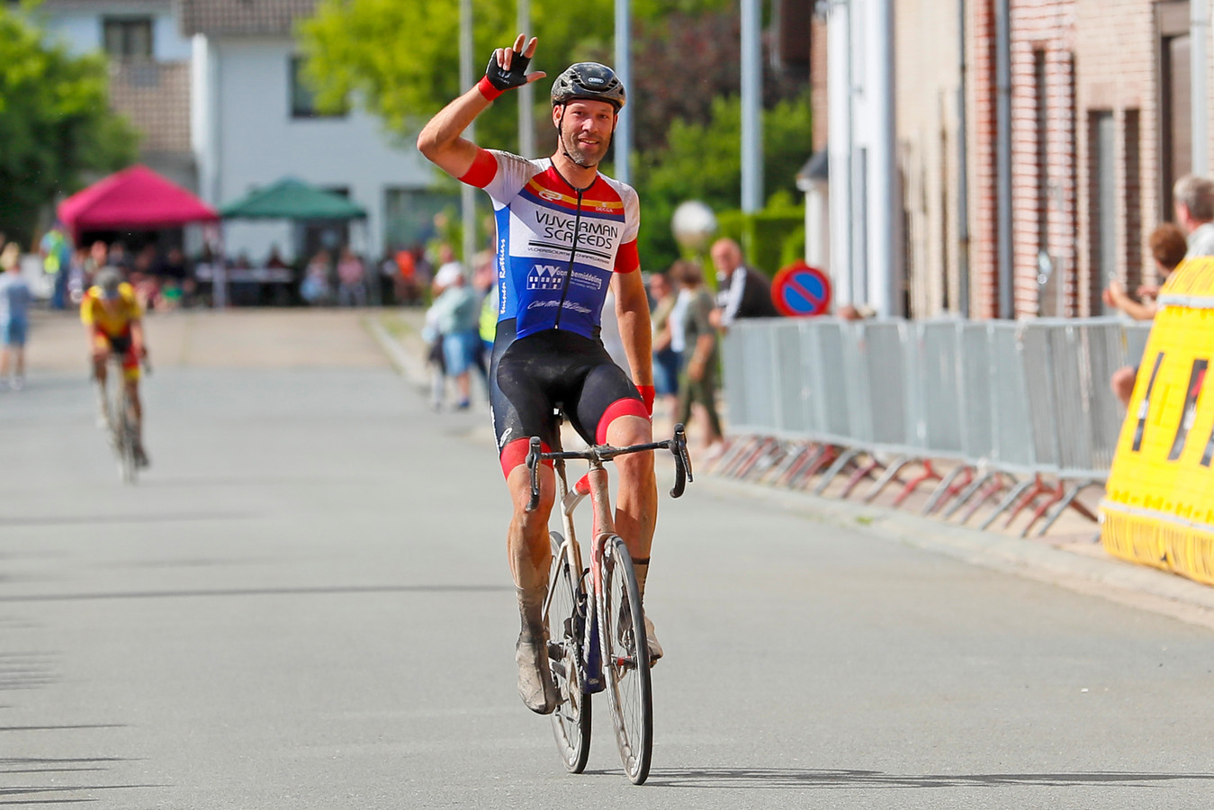 Kevin Van Impe wint eerste koers van het seizoen in Iddergem: “Dikke ...