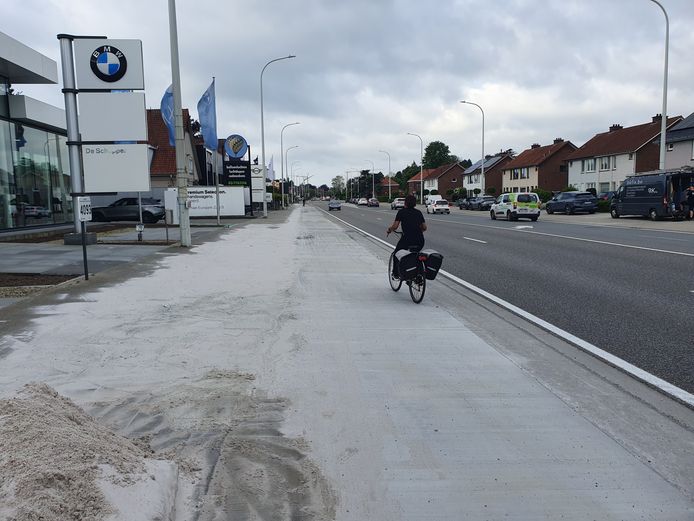 Tweerichtingsfietspad op N70 tussen BMW-garage en Kleine Breedstraat: “Fietsers hoeven niet ...