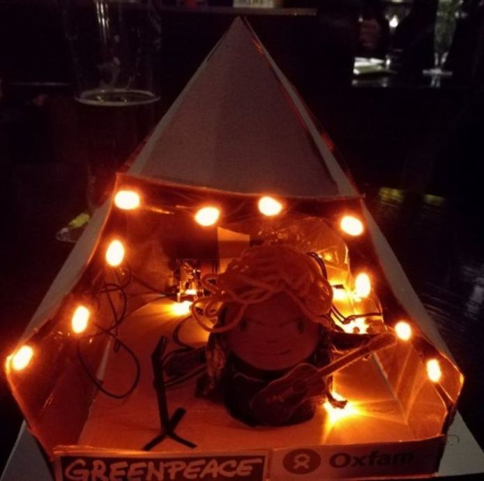 Ed Sheeran omgetoverd in Egg Sheeran | Sterren | AD.nl