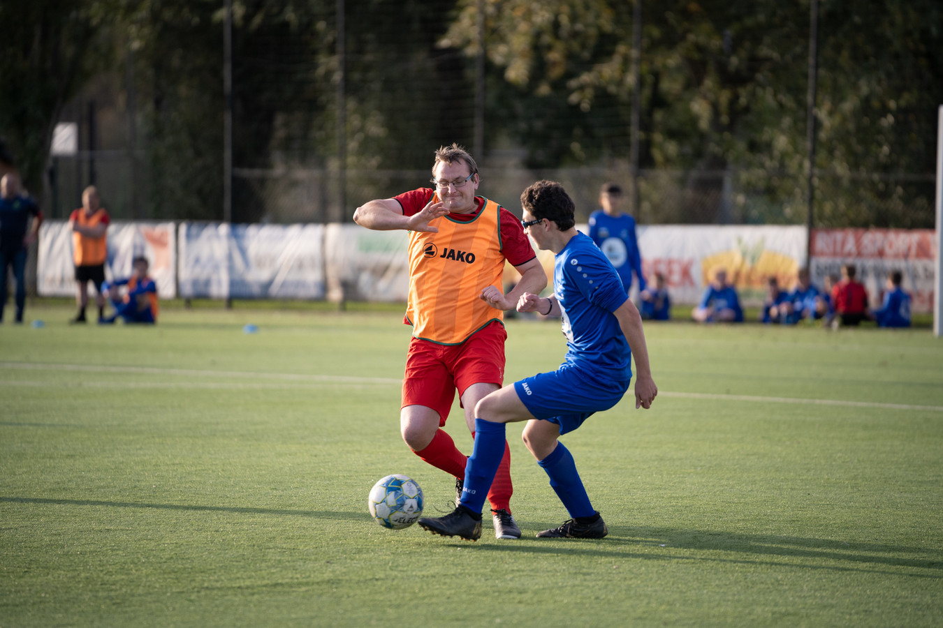 G-voetballers van Schelle Sport vieren jubileum met oefenmatch tegen ...