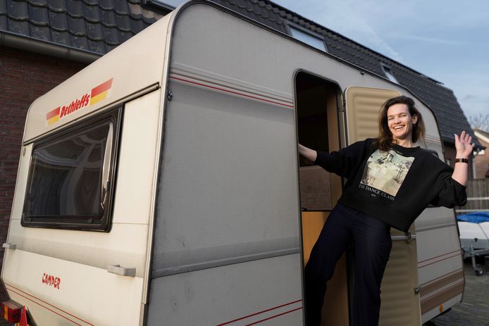 Gehannes en gefriemel in een tentje: Kim (41) gaat bij Paaspop 'echt ...