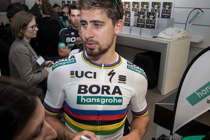 Vleugje rock 'n roll op ploegvoorstelling BORA-Hansgrohe: manager Ralf ...