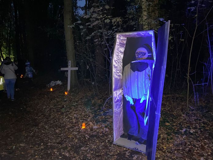 Spokentocht in Gentbrugge trekt duizenden enthousiaste, griezelende wandelaars | Gent | hln.be