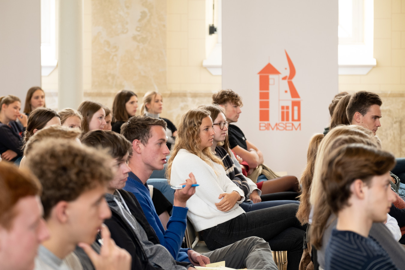 Leerlingen BimSem schrikken van debatterende “kleuters” | Foto | hln.be