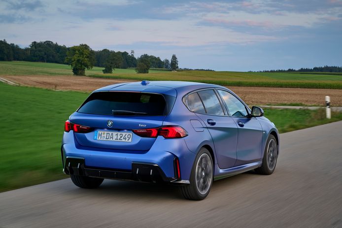 BMW's kleinste en goedkoopste is vernieuwd: zo rijdt de nieuwe 1-serie | Auto | AD.nl