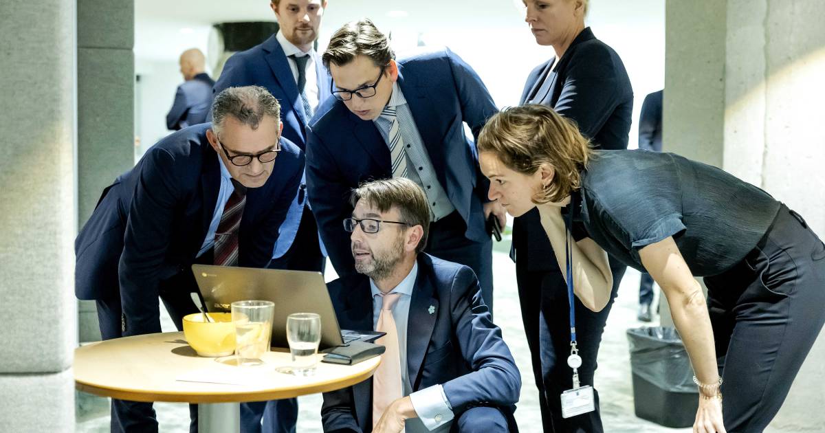 Aandelen op de beurs onderuit vanwege voorgenomen belastingverhoging ...
