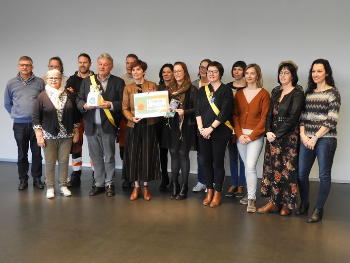 Pleegzorg West-Vlaanderen ontvangt ferme cheque na warme acties van ...